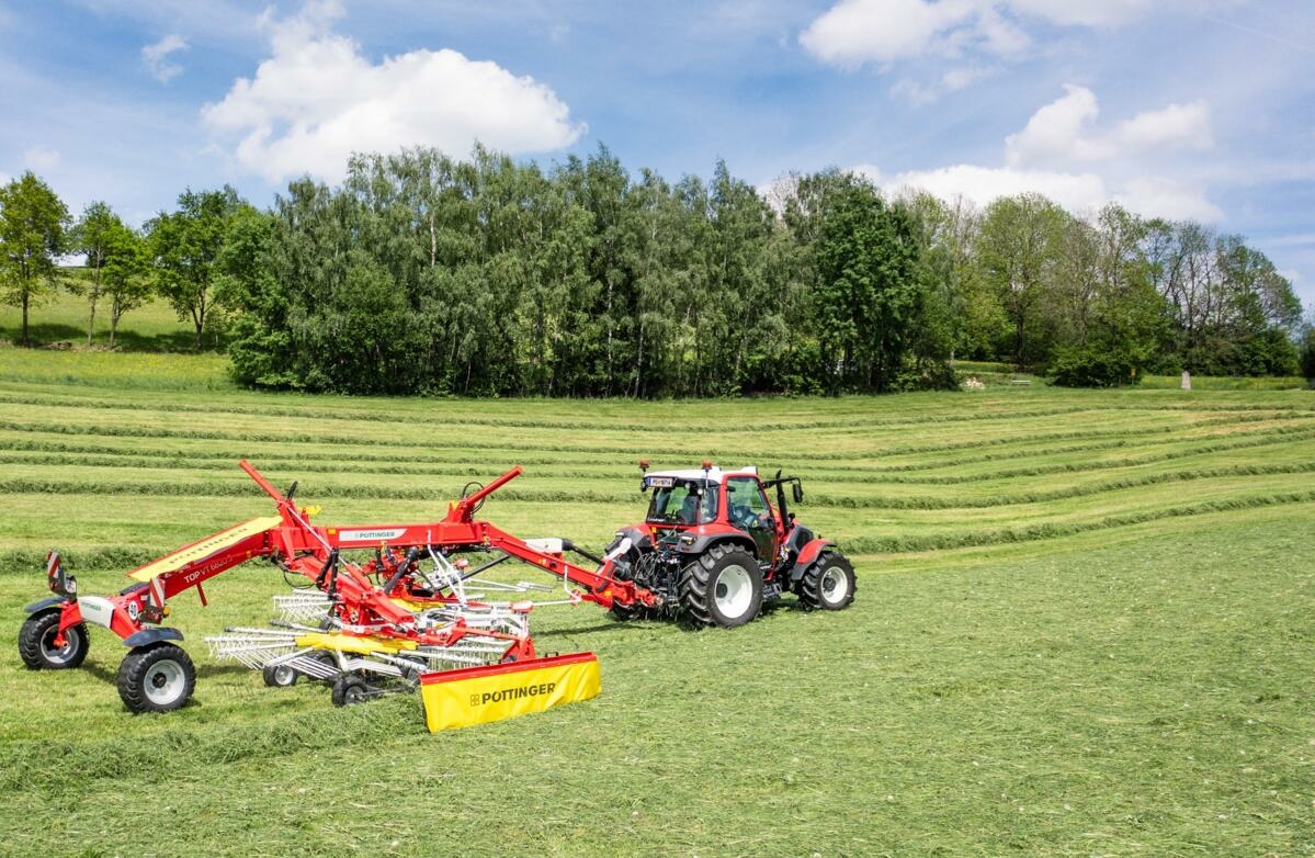 Beste Bodenanpassung: Zweikreiselschwader Top VT 6820 S - UFA-Revue